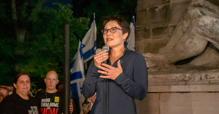 Angela Buchdahl, 'An Unlikely Rabbi’ | Hadassah Magazine